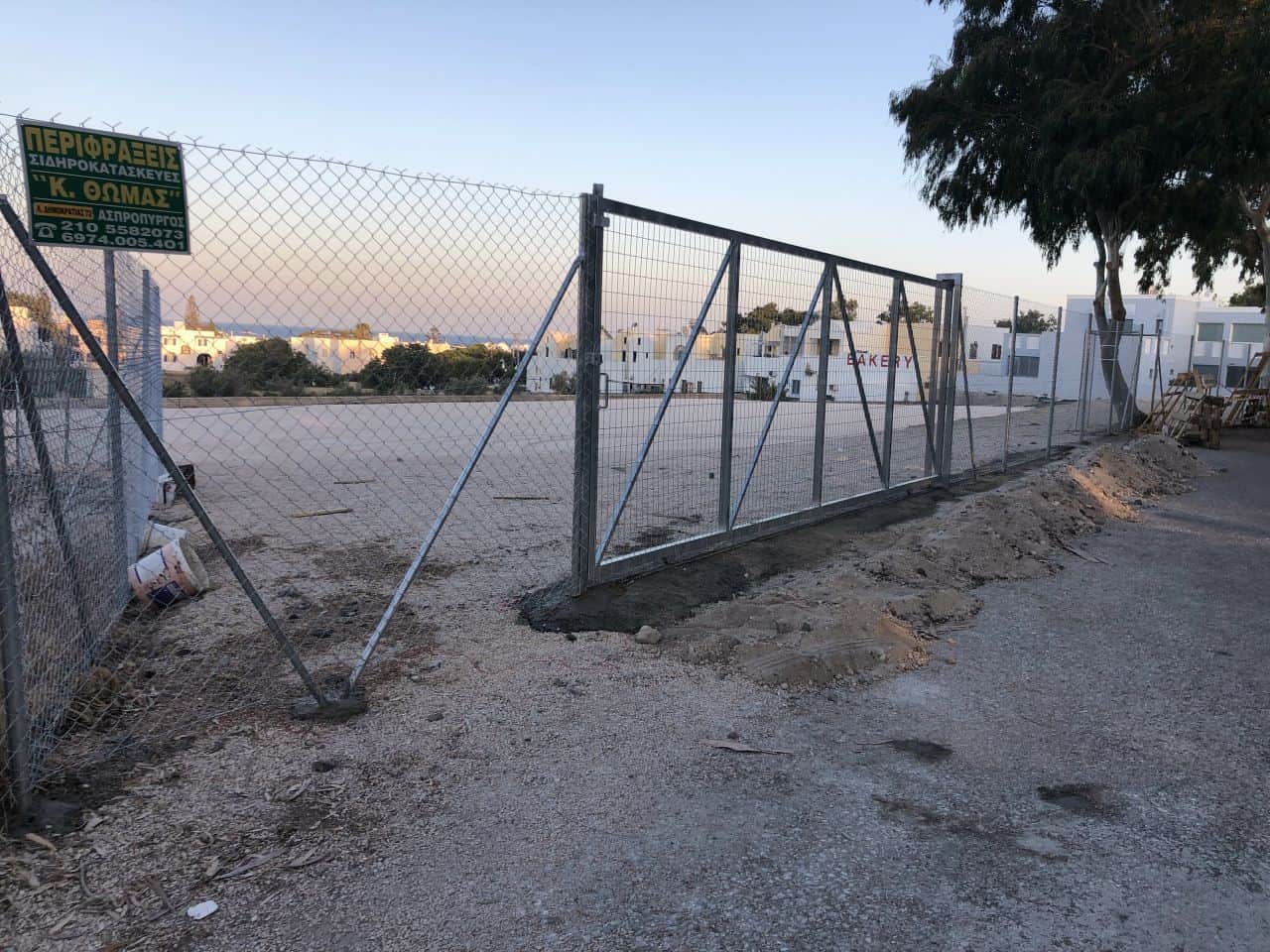 Περίφραξη σε Εργοτάξιο στο Καμάρι Σαντορίνης - Θωμας Χ. Κωστας